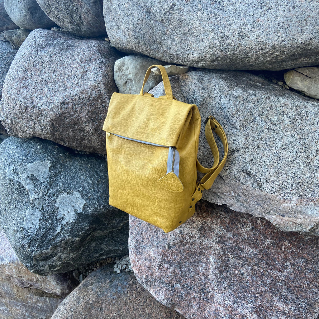 Nancy rucksack in yellow pebbled leather – Coco Barclay